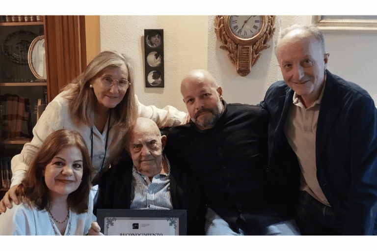 Reconocimiento del COM La Rioja al Dr. Víctor Sáenz de Olazábal por ...